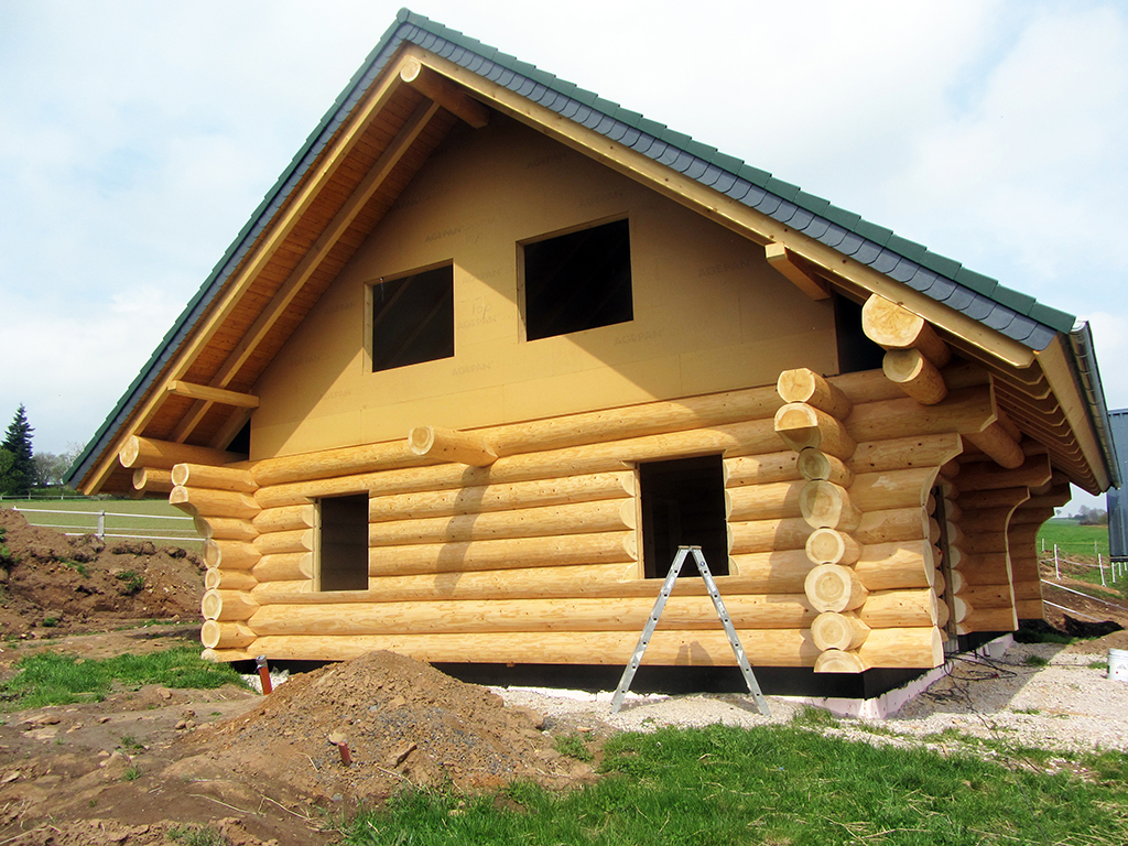 Naturstammblockhaus Kanadisches Blockhaus Birstein | Löffler Naturstammhaus